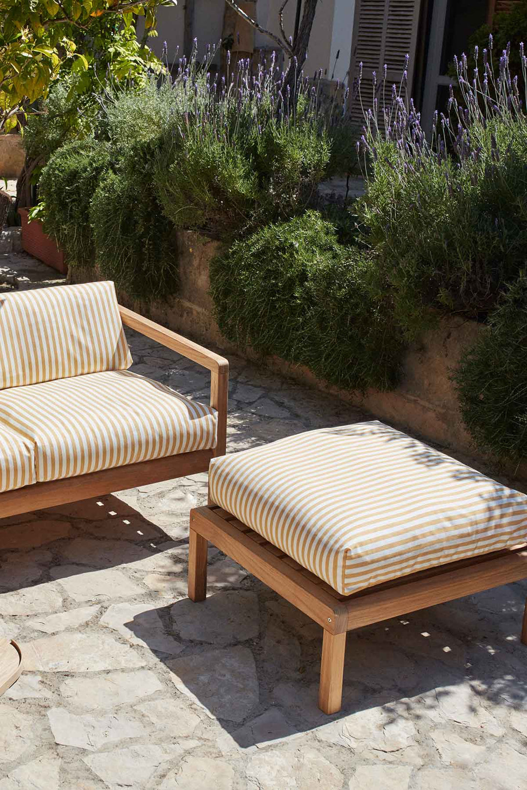 Utesofa - Virkelyst 2-Seter Teak/Golden Yellow Stripe – Bolina