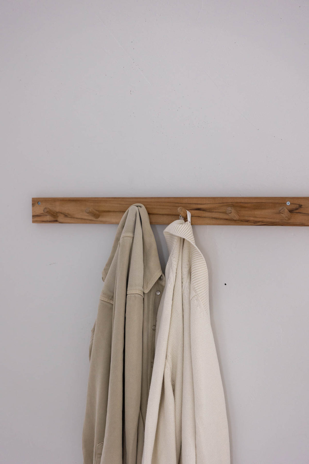 Knaggrekke - 11 knagger Teak – Bolina